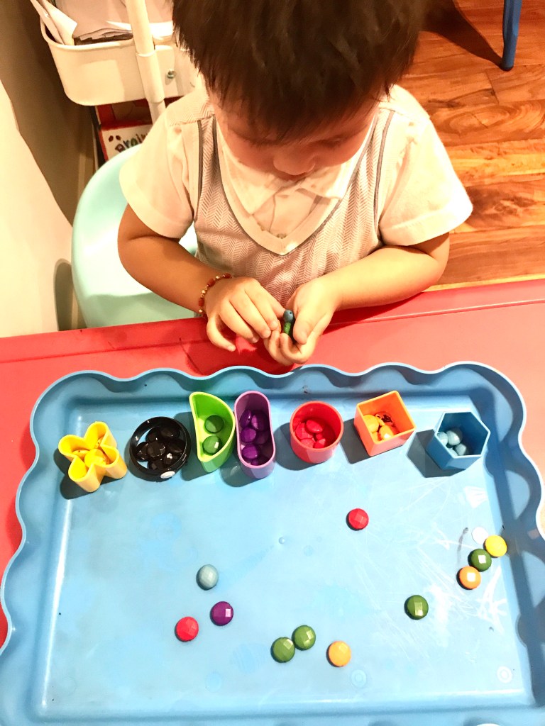 Sorting Buttons – Domestic Goddess Tonni