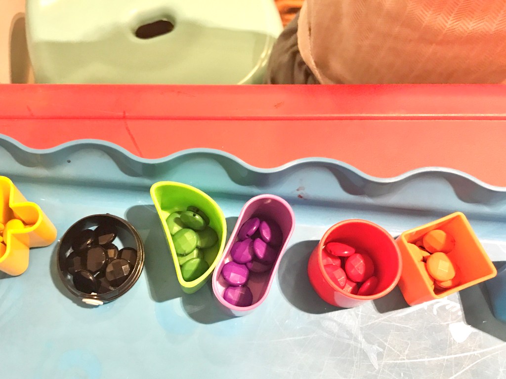 Sorting Buttons – Domestic Goddess Tonni